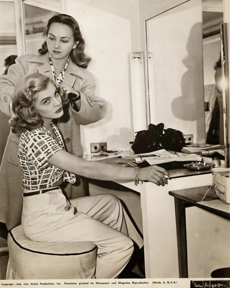 Film Noir Photos: On the Set: Lizabeth Scott