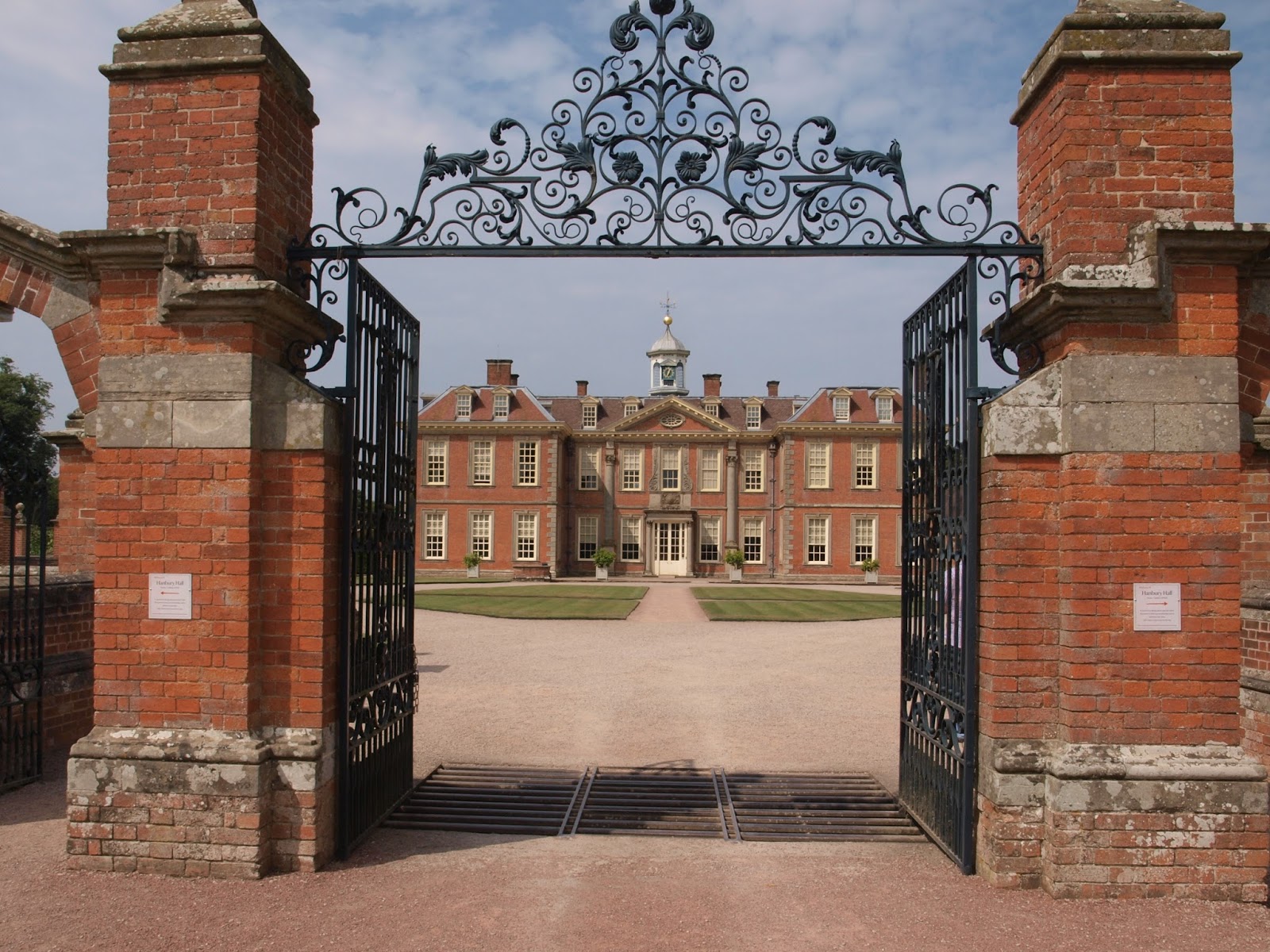 Ragged Robin's Nature Notes: Hanbury Hall - Part 1: The Gardens