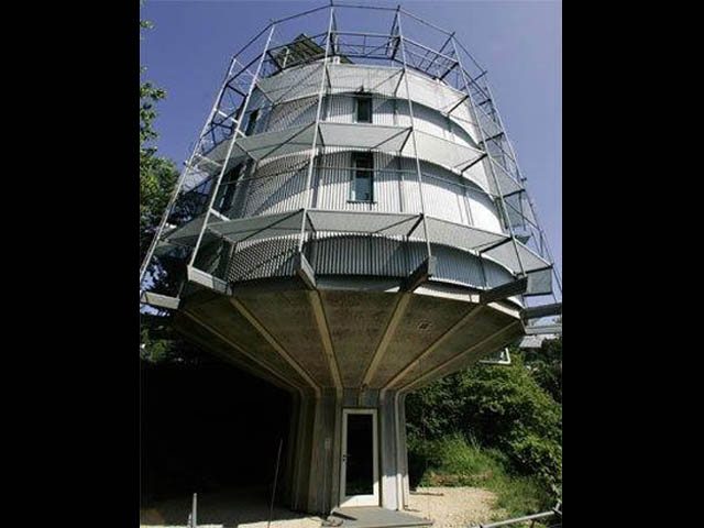Amazing World Boncu: Houses Against Gravity