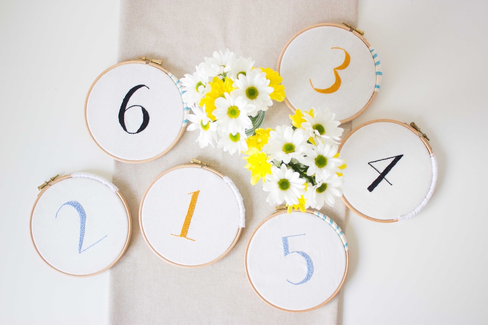 floral and feather: Easy DIY embroidery hoop wedding table numbers