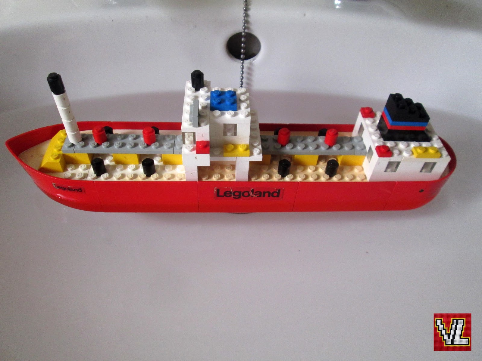 VIVOLEGO: Cargo ship