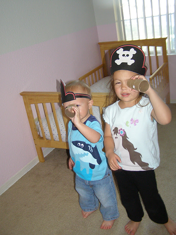 (Home)School of the Blogosphere: Pirate Tot School & Preschool Corner
