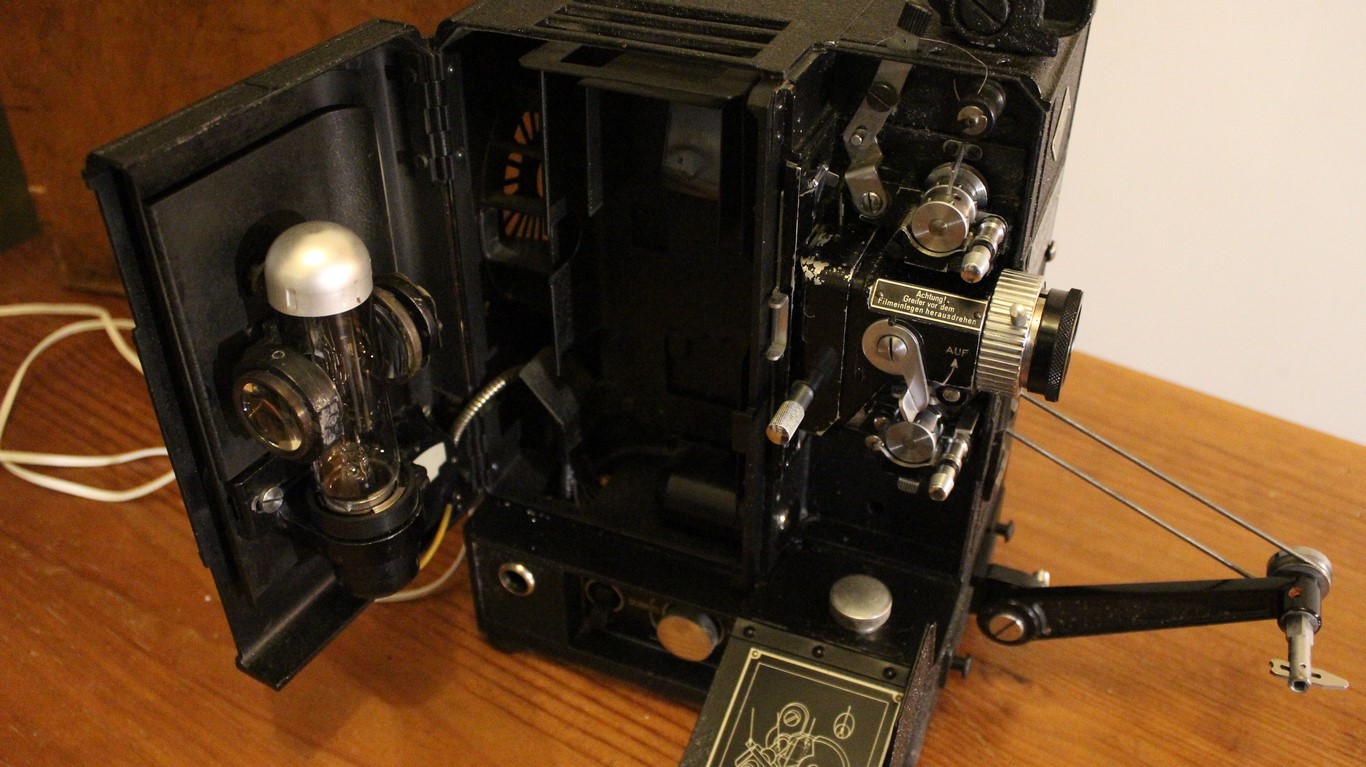Movie Projectors: 16mm Cine Projectors