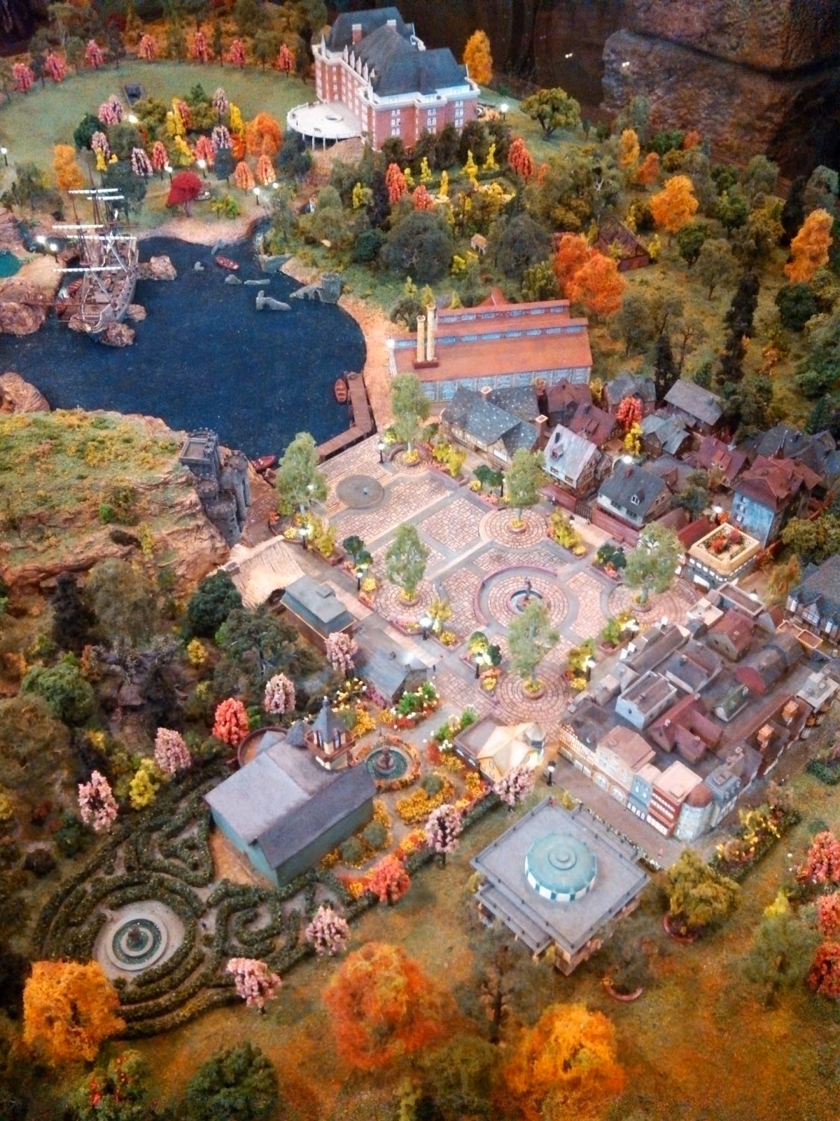 Completely Indie: SLC Comic Con, Evermore Park, and Star Trek TNG