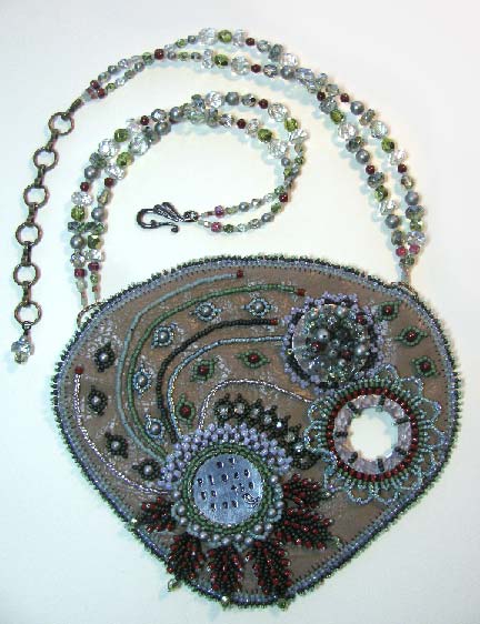 Combining bead embroidery stitches for more complex motifs