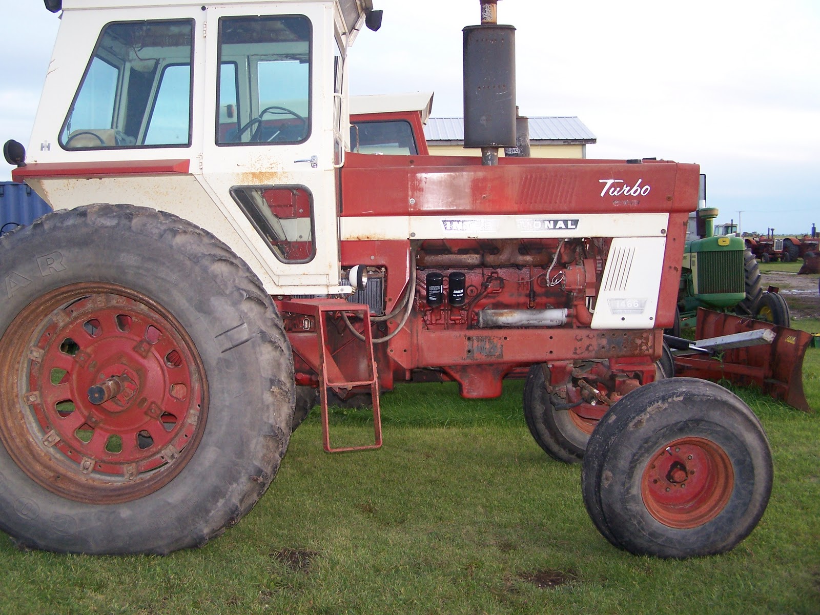 DIFFERENT COLOURED JUNK: International 1466