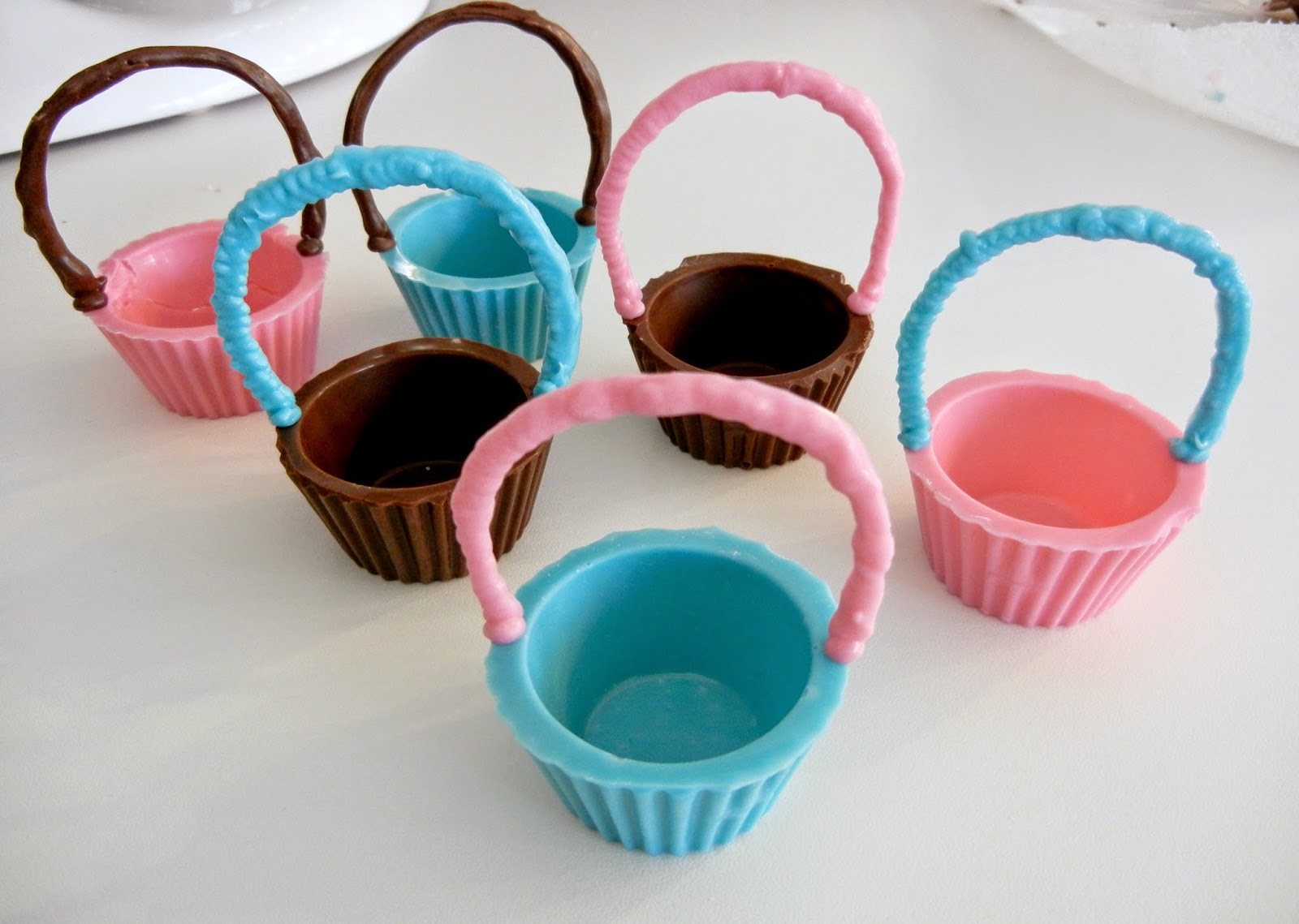 Sugar Swings! Serve Some: Mini Chocolate All Edible Easter Baskets
