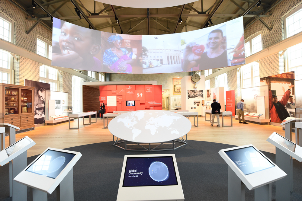 JOHNSON & JOHNSON LAB & MUSEUM TOUR / By Erika Batista