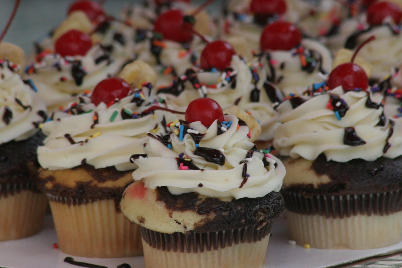 Punkie Pie's Place ...: Ice Cream Sundae {Cupcakes}