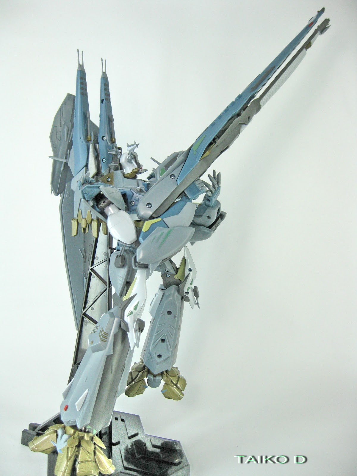 TOY ADDICT ZONE: MACROSS FRONTIER: DX MACROSS QUARTER..