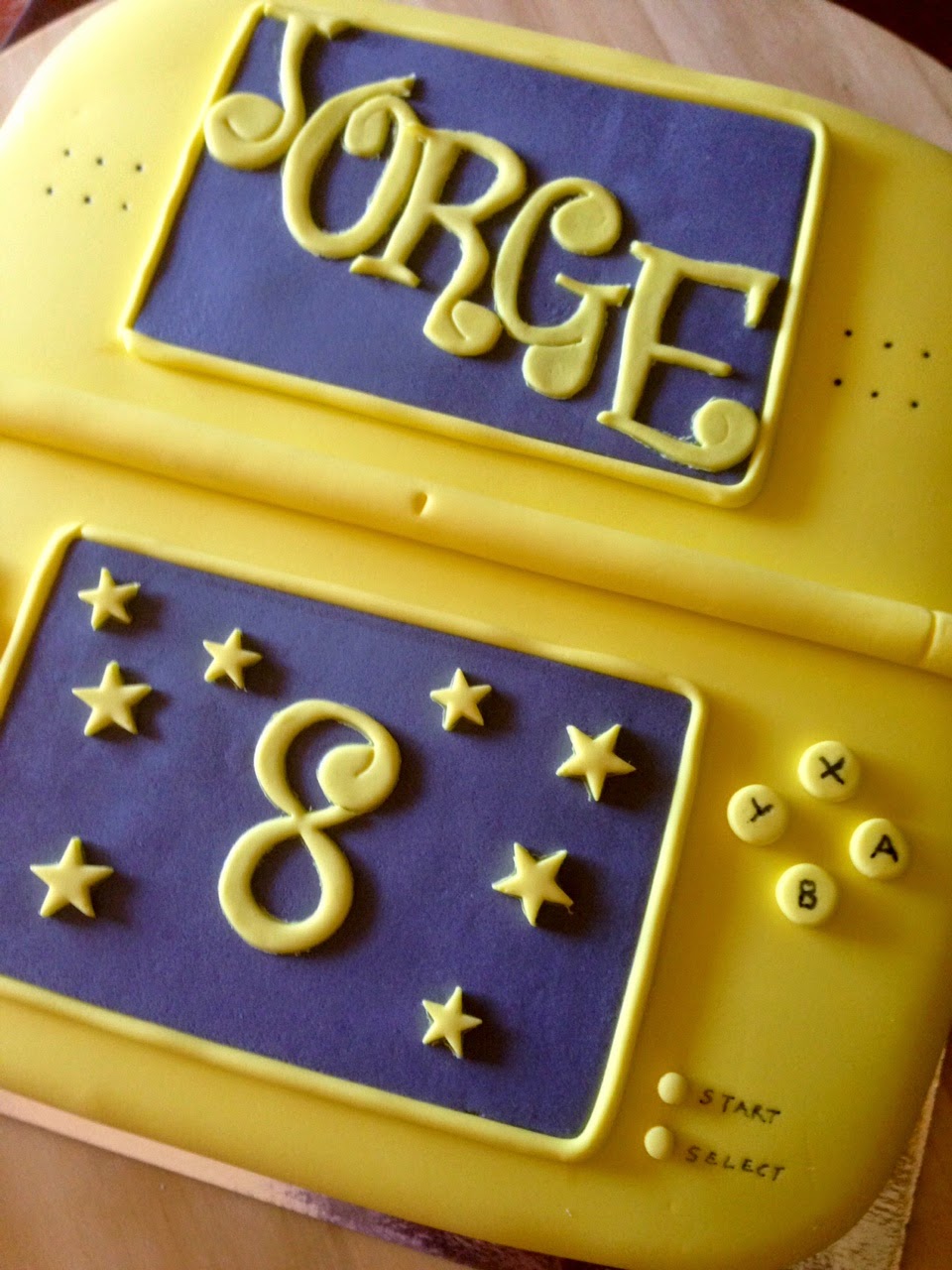 Cocinando dulce y salado: Tarta Nintendo DS en fondant