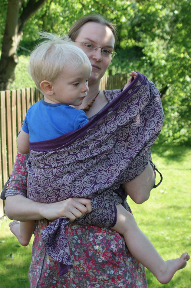 Slinging Joey: Tutorial: Kangaroo Carry, with flipped shoulders