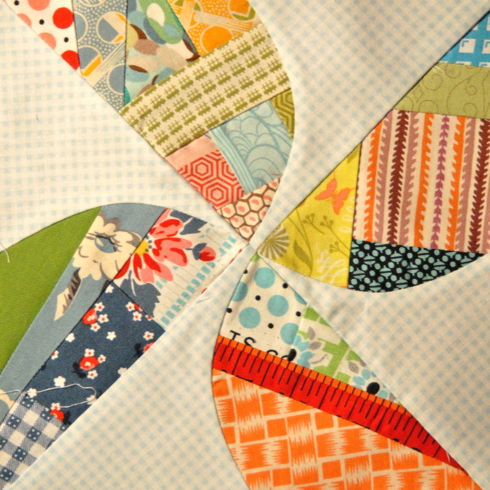 berlinquilter: Scrappy Pinwheel - A Tutorial