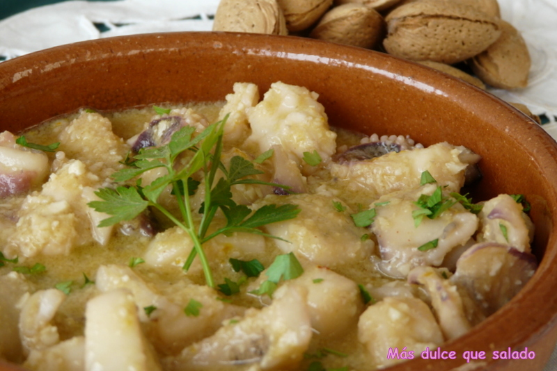 Más dulce que salado: Jibia en Salsa de Almendras