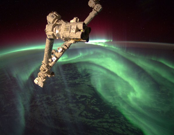 Suburban spaceman: NASA ISS and CSA Canadarm over Aurora