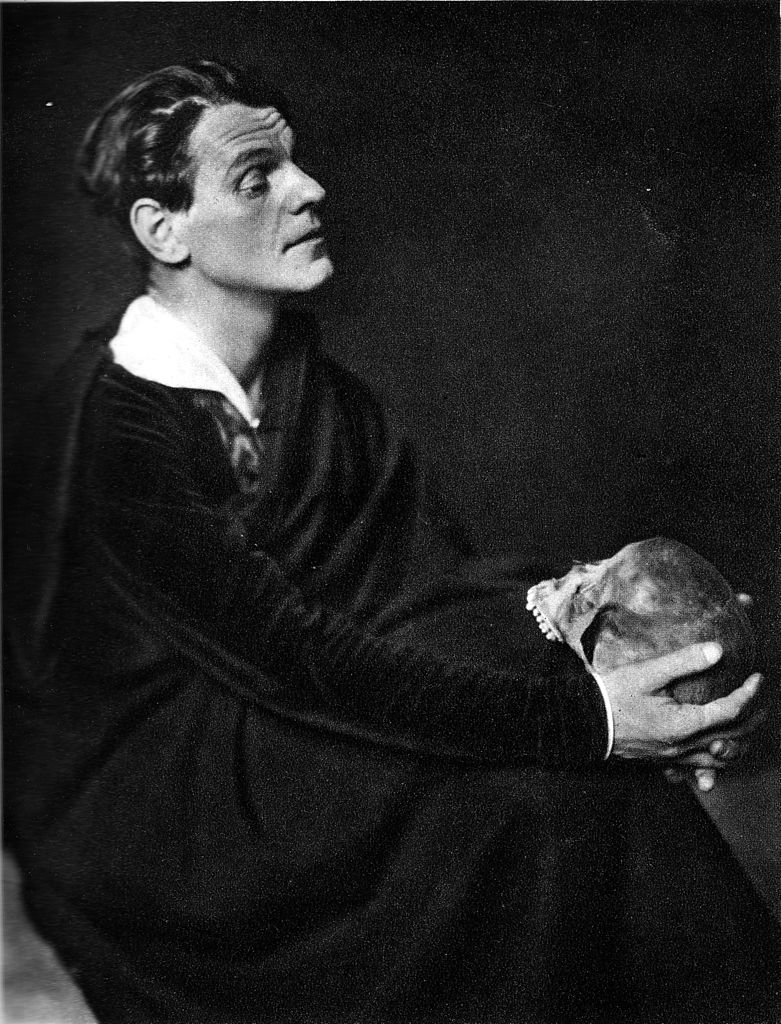 Ese dhe Analiza Letrare: "Hamleti" Subjekt, koment dhe analize (Shekspir)