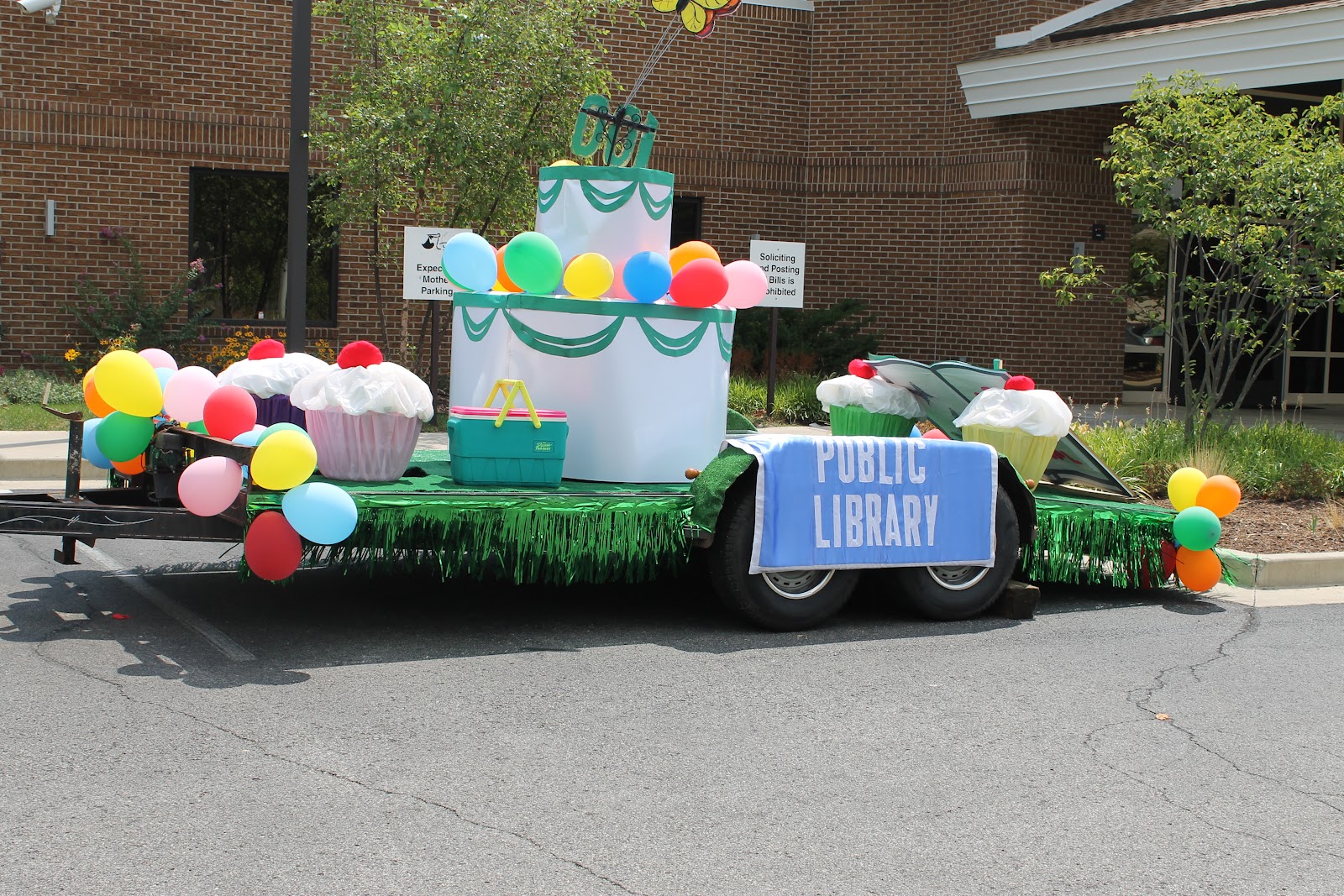 Cat's Eye View @ MPL: Our Old Settlers Float Takes the Cake