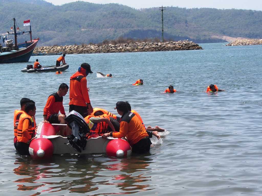 Water Rescue, Brigade Penolong Dibekali Kemampuan Penyelamatan di Laut ...
