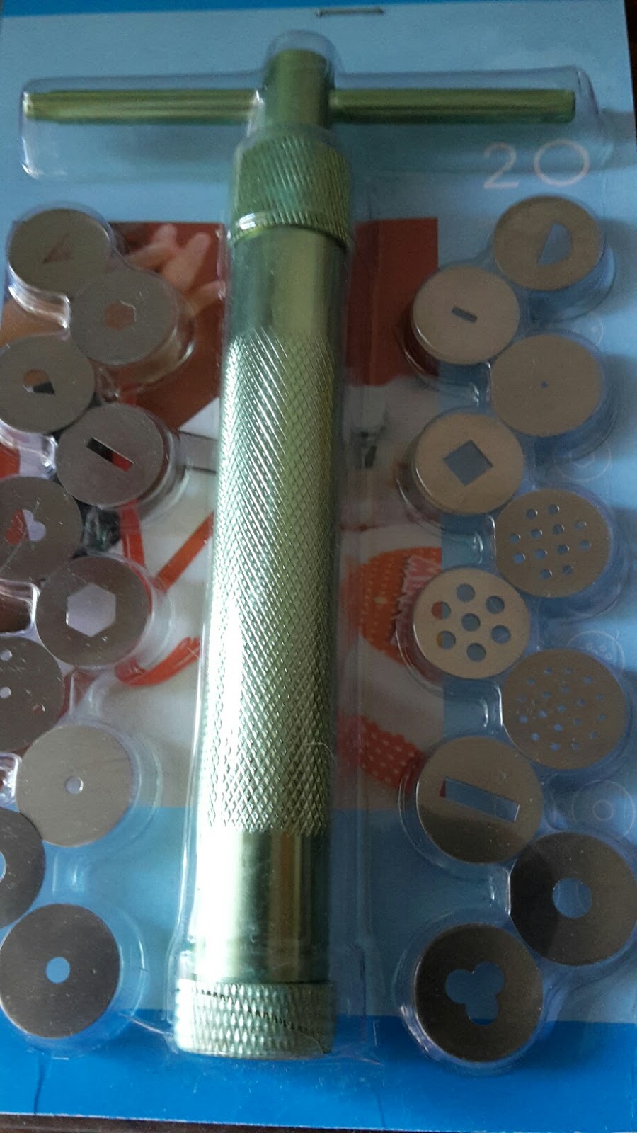 Mona's Blog: KitchnPro Fondant Presse aus Edelstahl mit 20 Formen ...