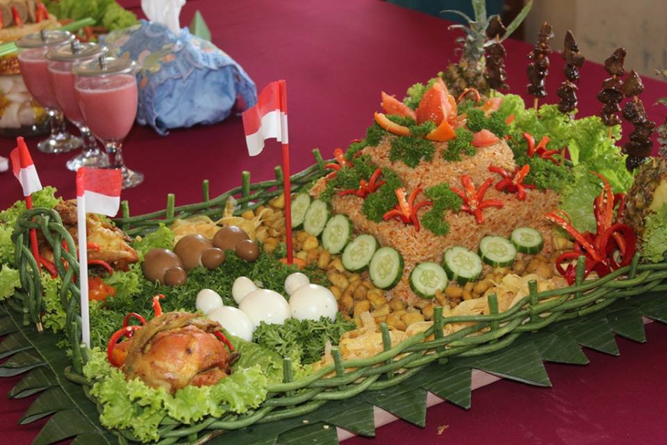nasi tumpeng kuning