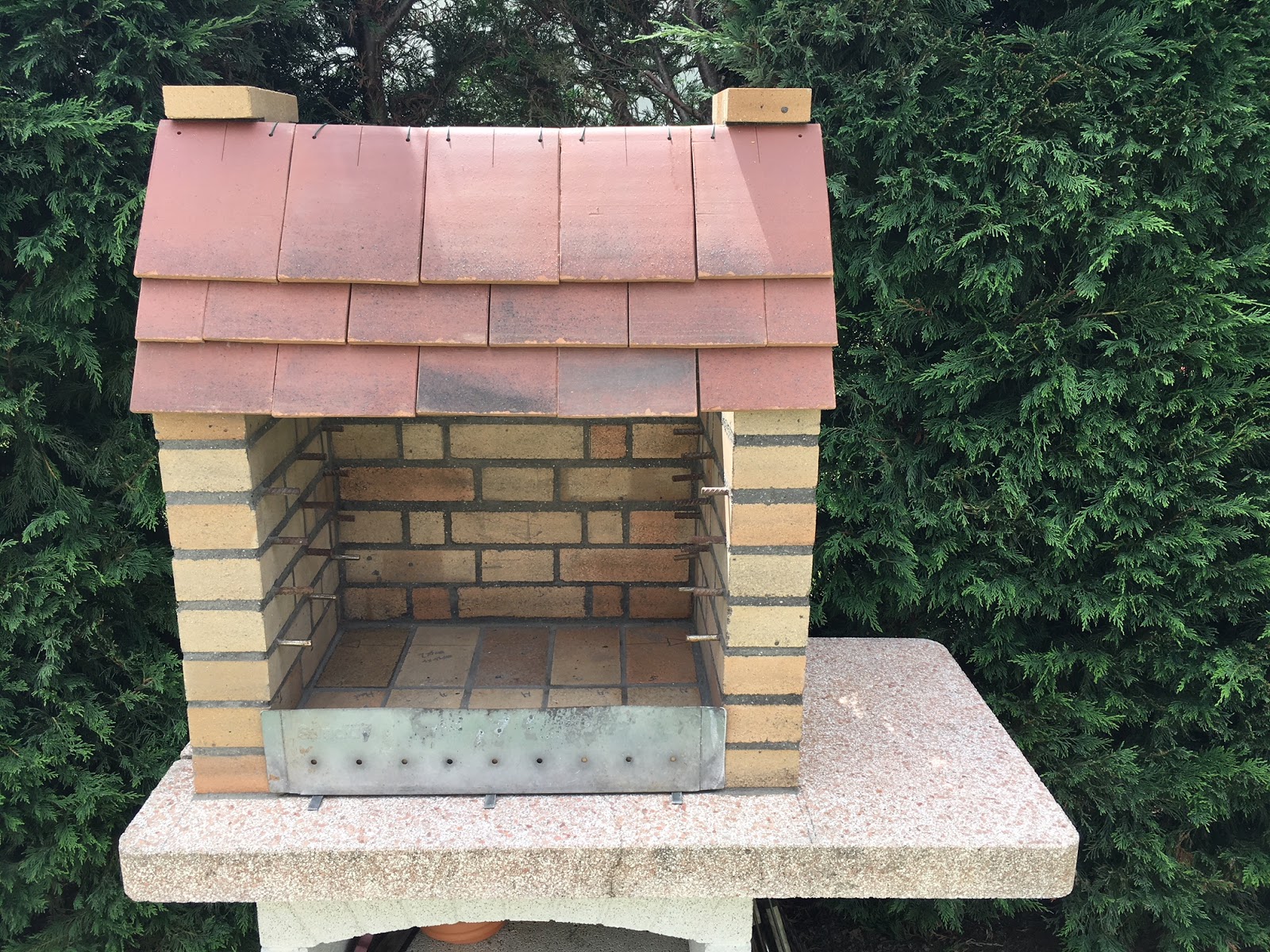 Maison en Autoconstruction: Barbecue en briques réfractaires