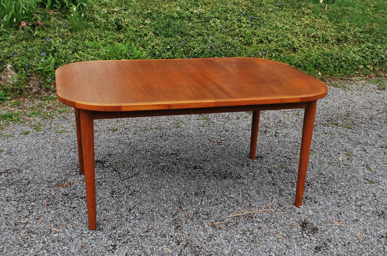 Tribute 20th Decor: Vintage Teak Dining Chairs and Table