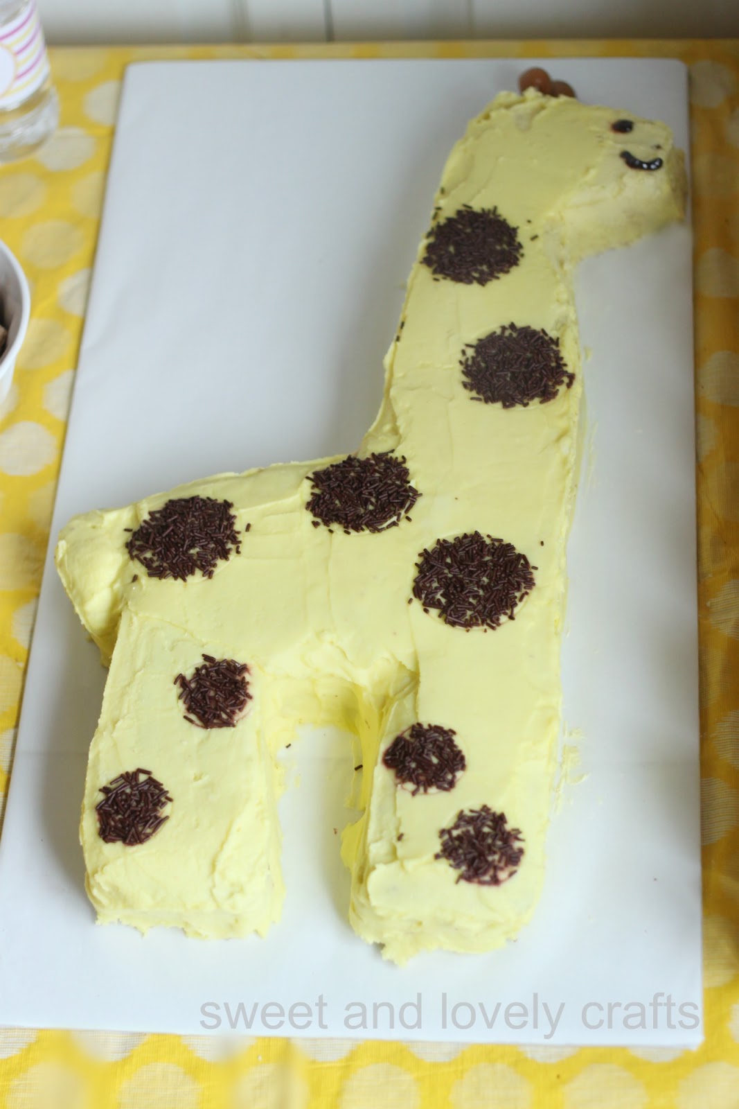 sweet and lovely crafts: Claire's giraffe party