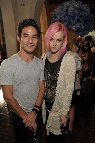 MENGENAL RILEY KEOUGH