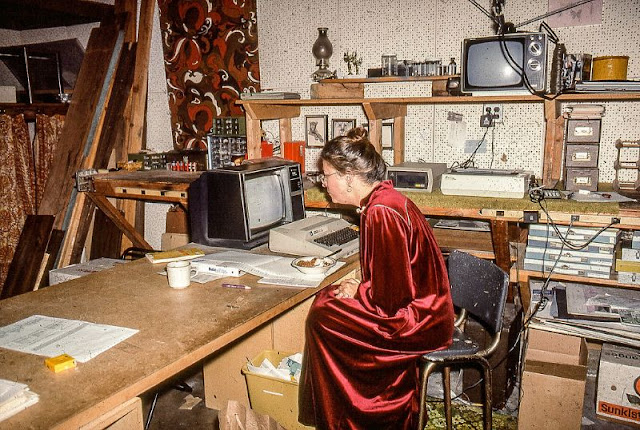 25 Cool Pics That Show People With Technologies in the Eighties ...