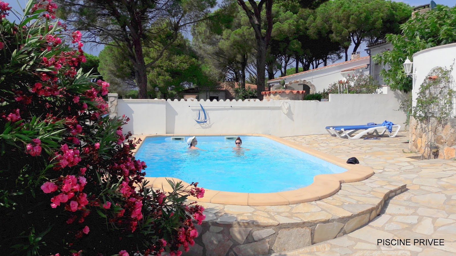 VILLA AVEC PISCINE PRIVEE SUR LA COSTA BRAVA: La location en images