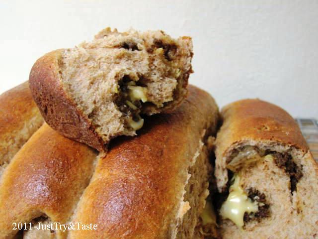 Obsesi Roti 8: Roti Gandum Isi Daging Cincang dan Keju | Just Try & Taste