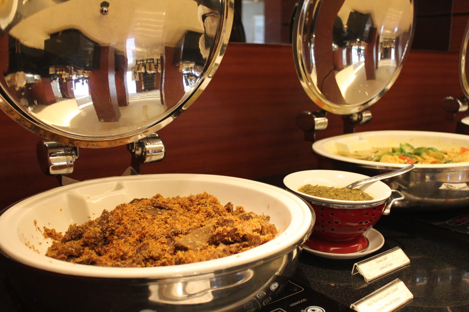 The Cafe Java Paragon: Buffet Lunch - et l'amour