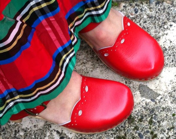 THE CITIZEN ROSEBUD: Street Feet: Red Swedish Clogs