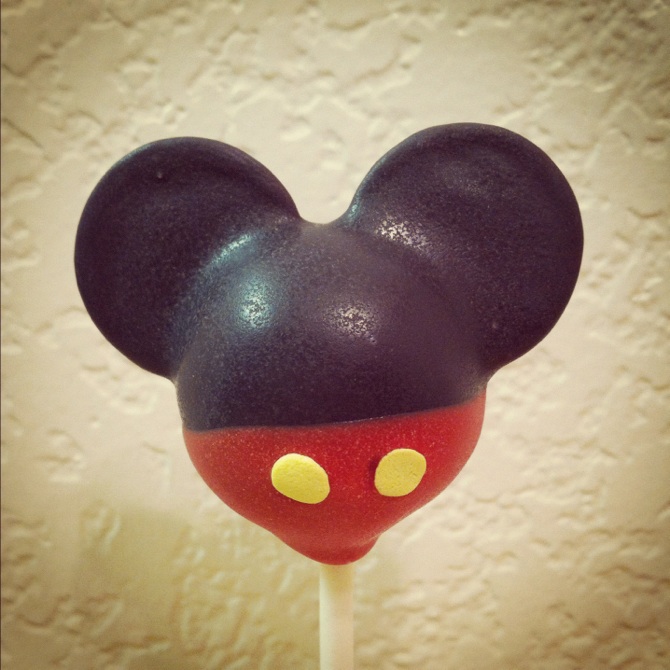 vypassetti cake pops: Stylized Mickey Mouse & Friends