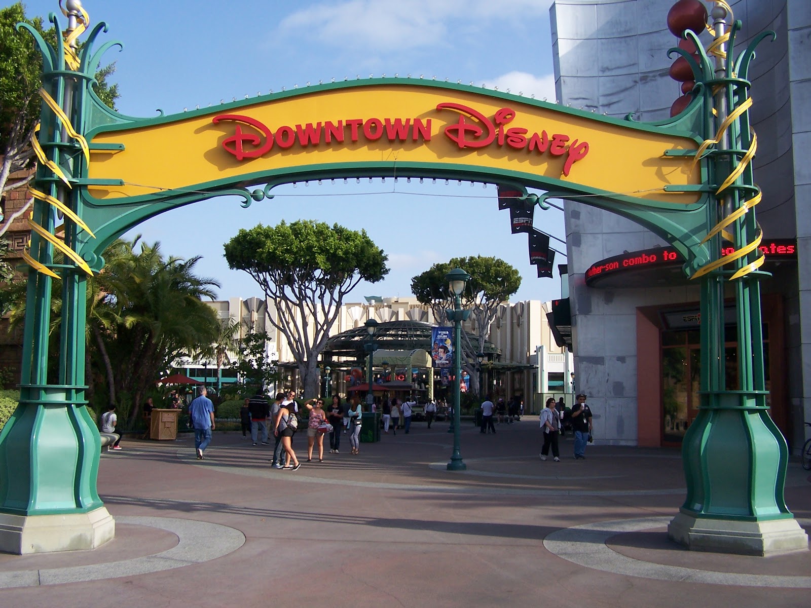 D Que Blog: Let's Go Downtown