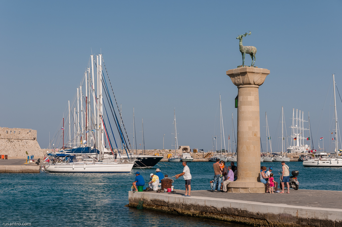 Rodas salas noslēpumu meklējumos