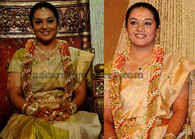 Andhra Bride in Simple Diamond Sets - Jewellery Designs