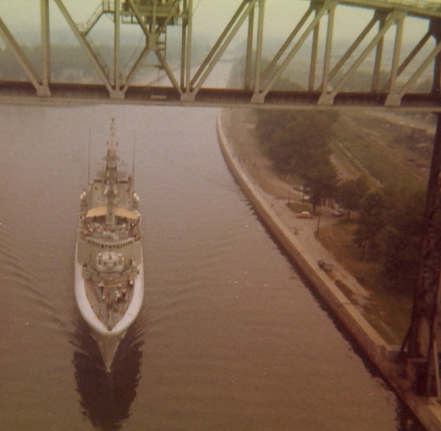 Carlz Boats: Helicopter Destroyer HMCS FRASER (DDH 233) - Revisited