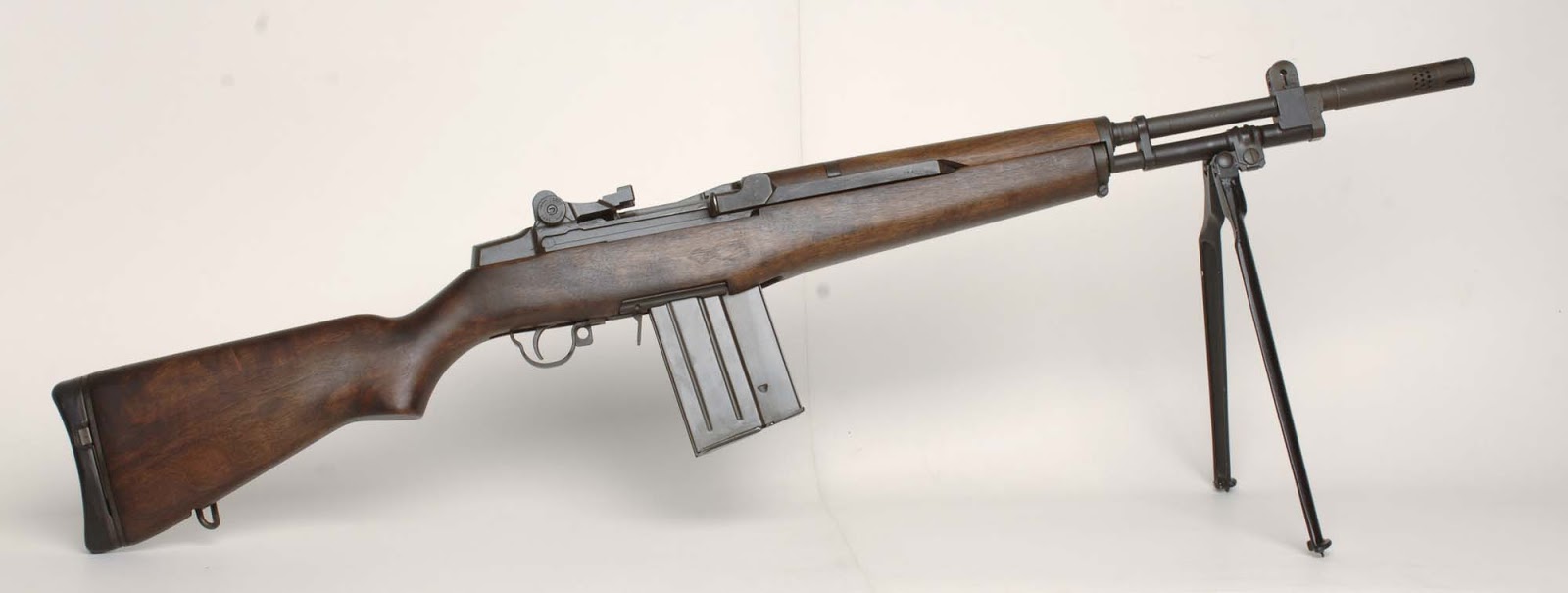 Desarrollo y Defensa: Ahora como cazador, el fusil Beretta BM59