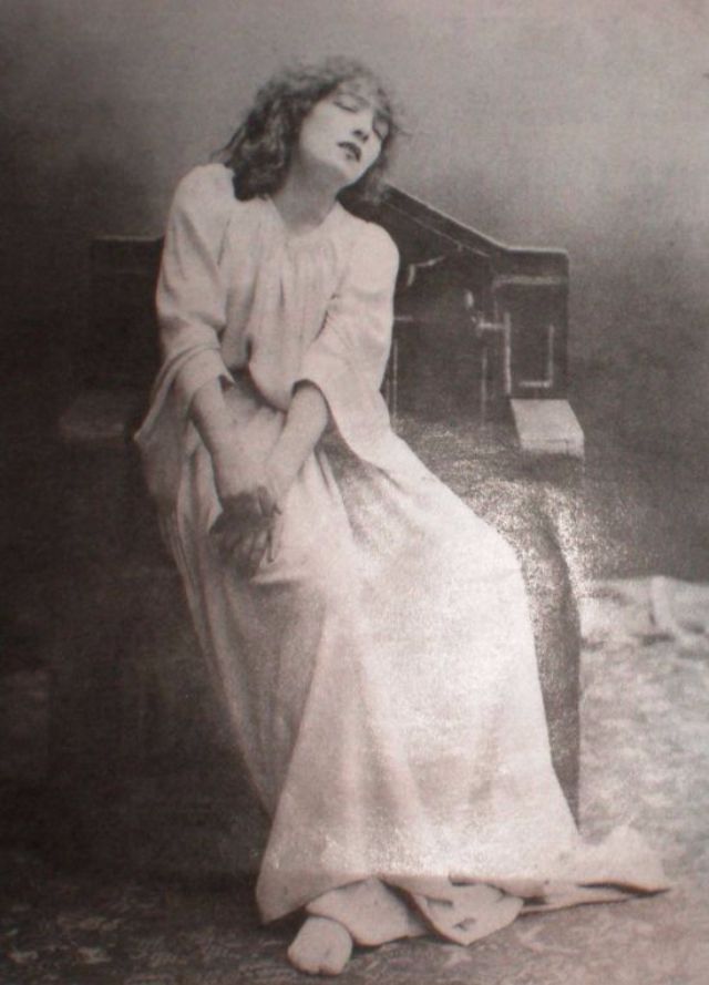 28 Vintage Portraits of Sarah Bernhardt, One of the First Great Stars ...