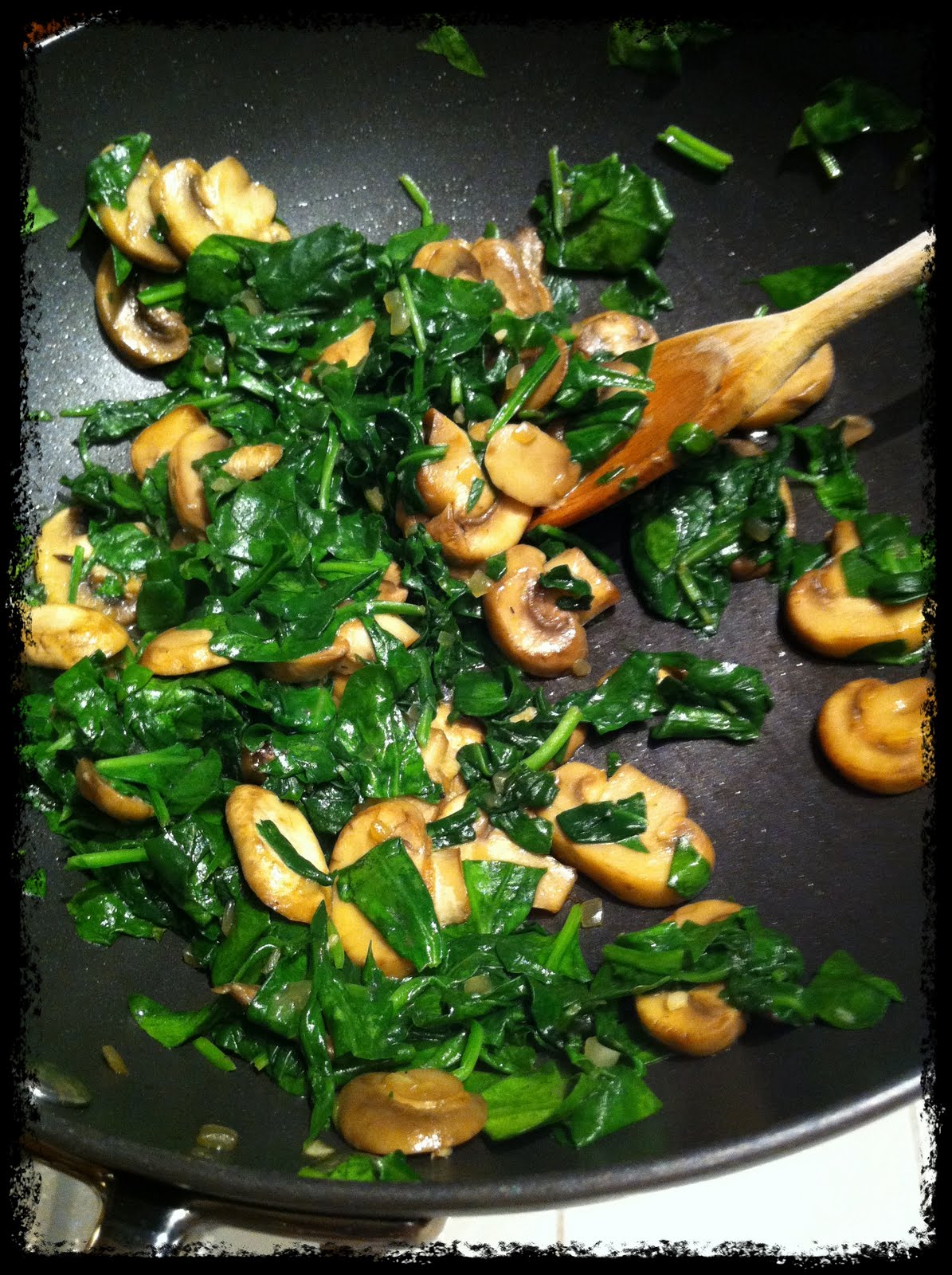 Scrumptious Recreations: Spinach, Mushroom & Italian Three Cheese ...