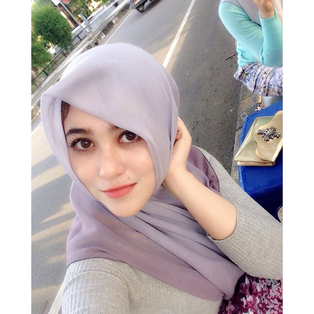 Gambar Gadis Berjilbab Genit Terbaru
