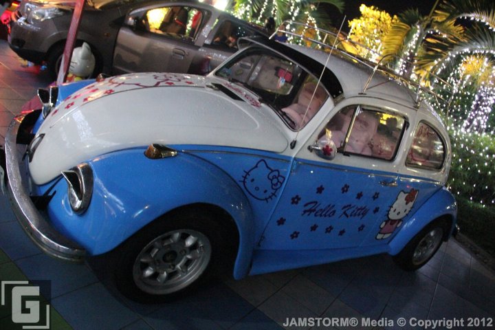GeekMatic!: Sights & Highlights: Hello Kitty Cars!