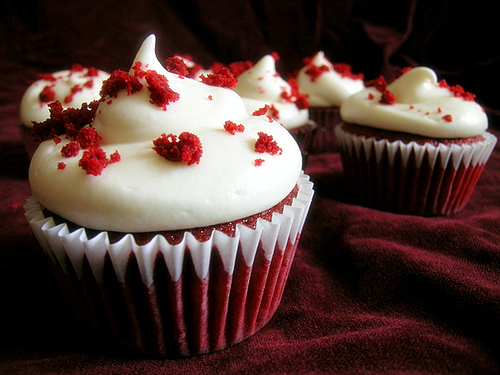 Flyincupcake Creations!: Waldorf-Astoria Red Cake Recipe