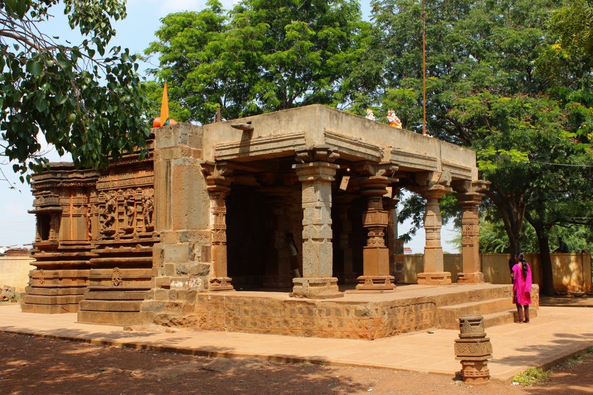Journeys across Karnataka: Kalmeshwara temple, Jalasangi