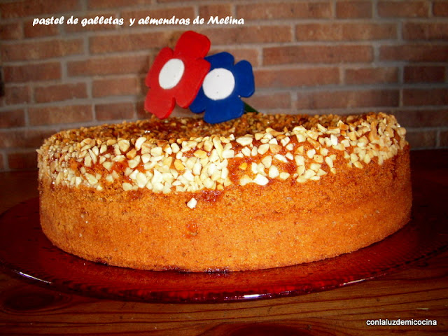 con la luz de mi cocina: PASTEL DE ALMENDRA CON GALLETAS, DE MELINA