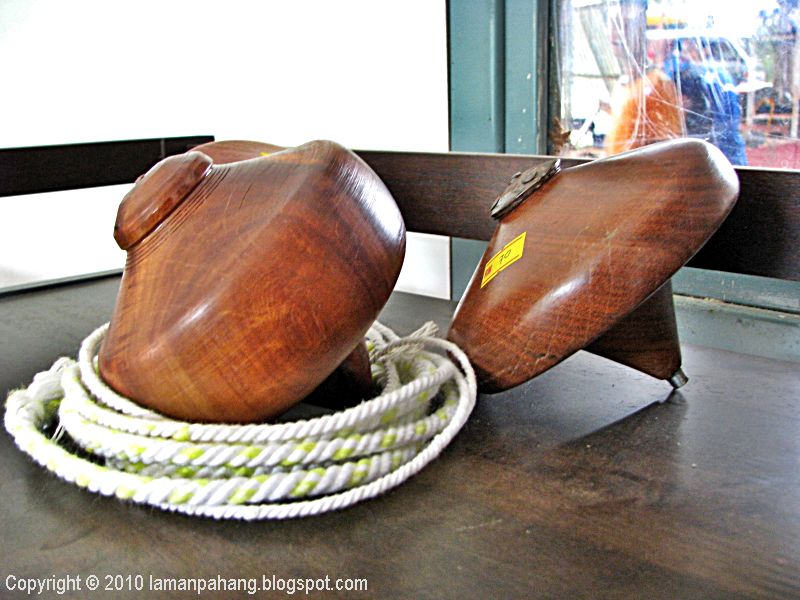 Akrom Khasani: Permainan gasing suku kutai