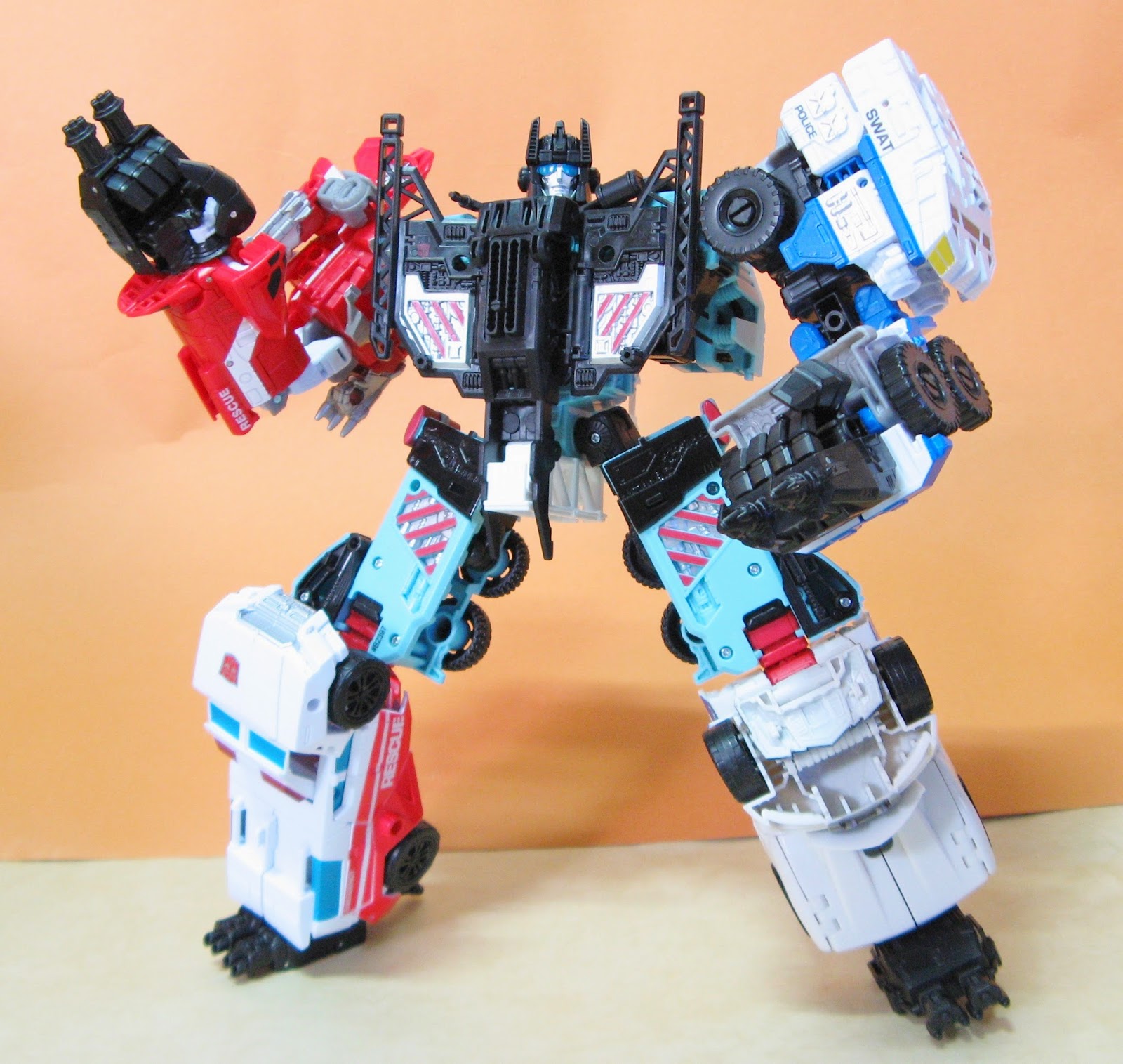 Transformers Generations Combiner Wars DEFENSOR IDW 變形金剛世代合體大戰系列 保衛者/守護神