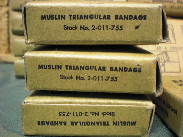 Webbingbabel: US Army BANDAGE MUSLIN TRIANGULAR 1950s - 60s