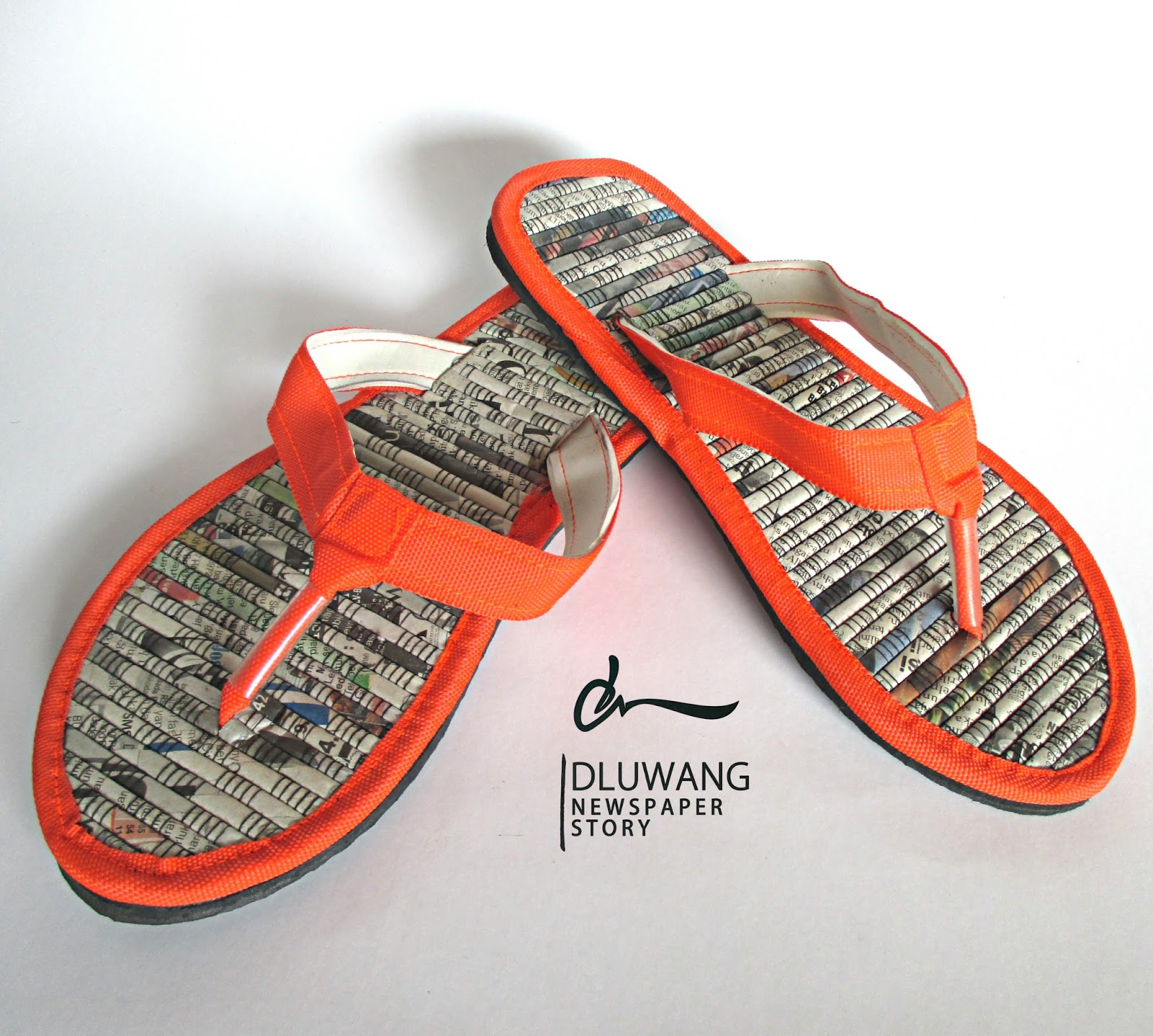 DluwangArt Kerajinan Kertas Koran Bekas: Produk sendal